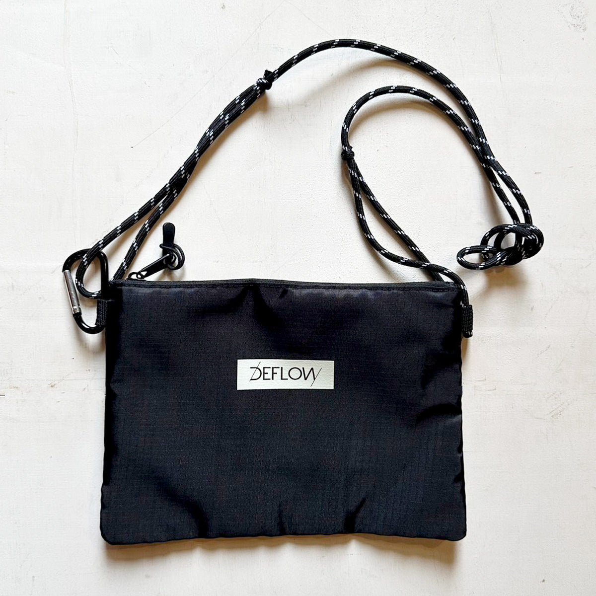 DEFLOW SACOSHE BLACK – TWRS.inc